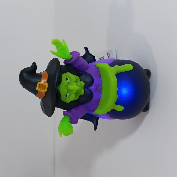 decor | Accents | Halloween Motion Activated Laughing Witch Set Of 4 ...